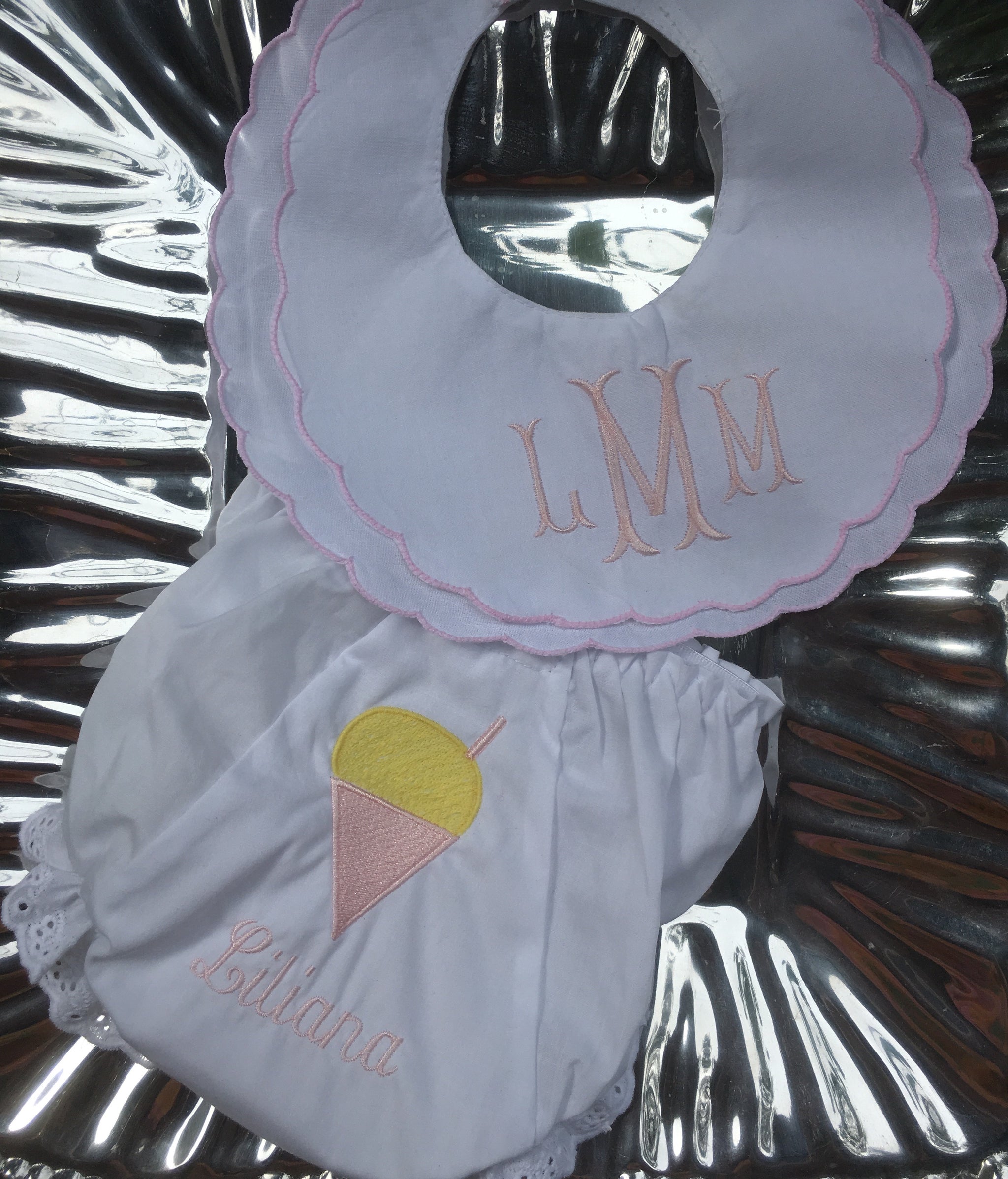 MONOGRAM WHITE/PINK SCALLOP BIB – Orient Expressed